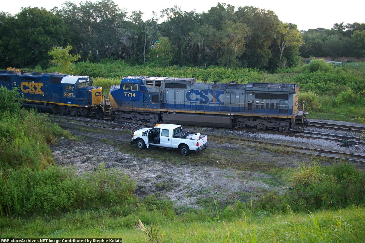 CSX 7714 TRAILING TRUCK ON THE GROUND